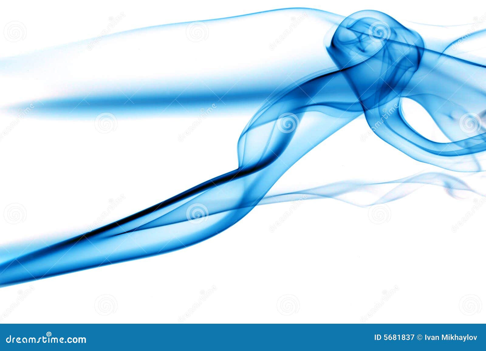 Humo azul imagen de archivo. Imagen de llama, sedoso, actual - 5681837