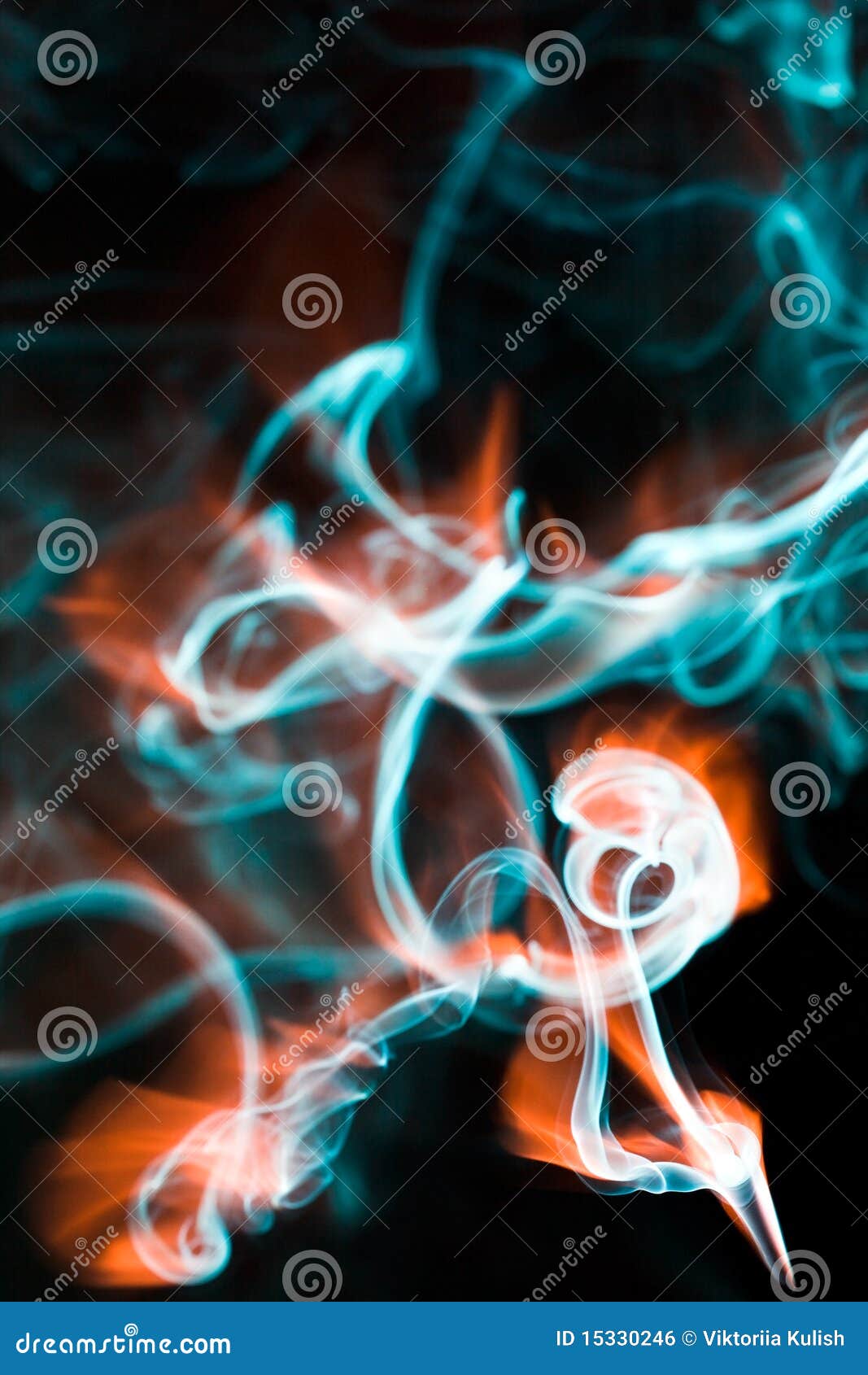 Humo azul y rojo en negro foto de archivo. Imagen de elegante - 15330246