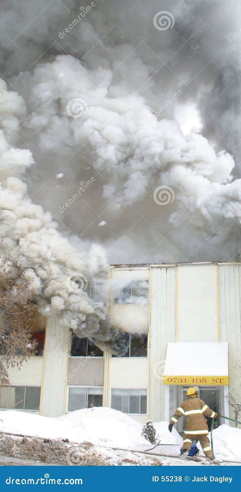 Humo Billowing foto de archivo. Imagen de manguitos, abrasador - 55238