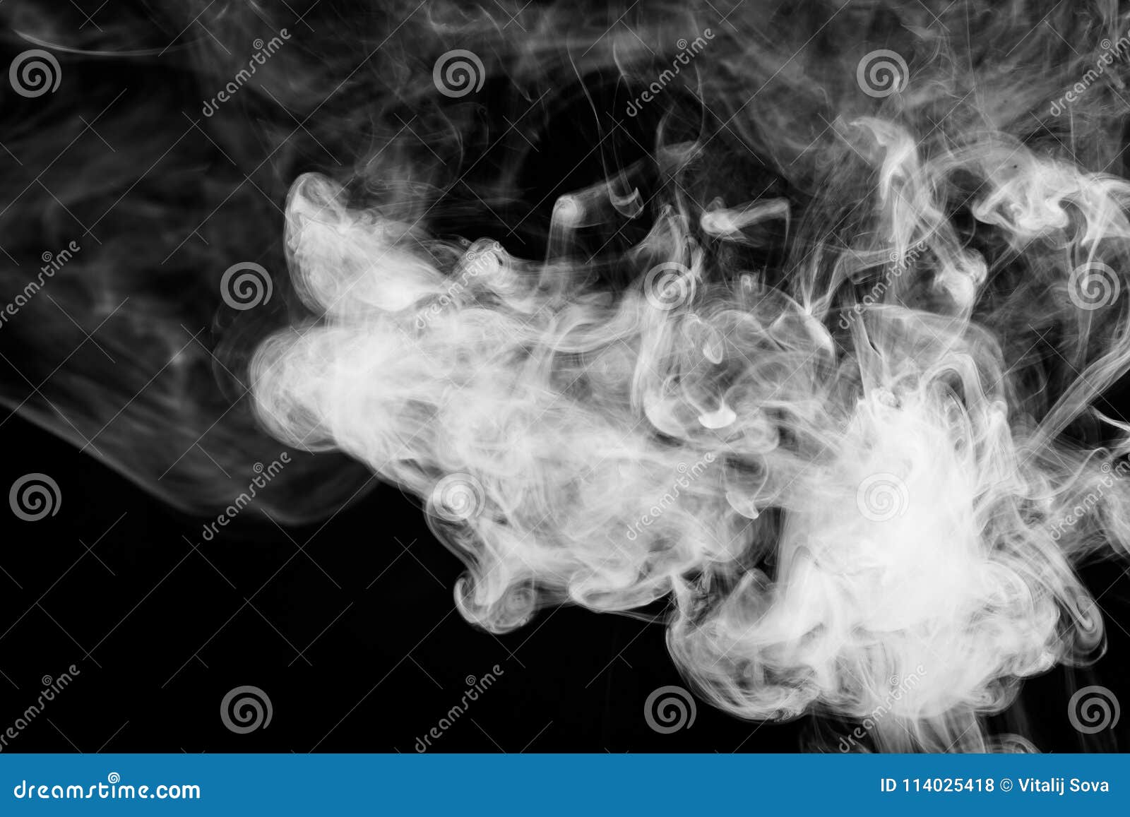Humo Blanco En Un Negro Aislado Foto de archivo - Imagen de modelo ...