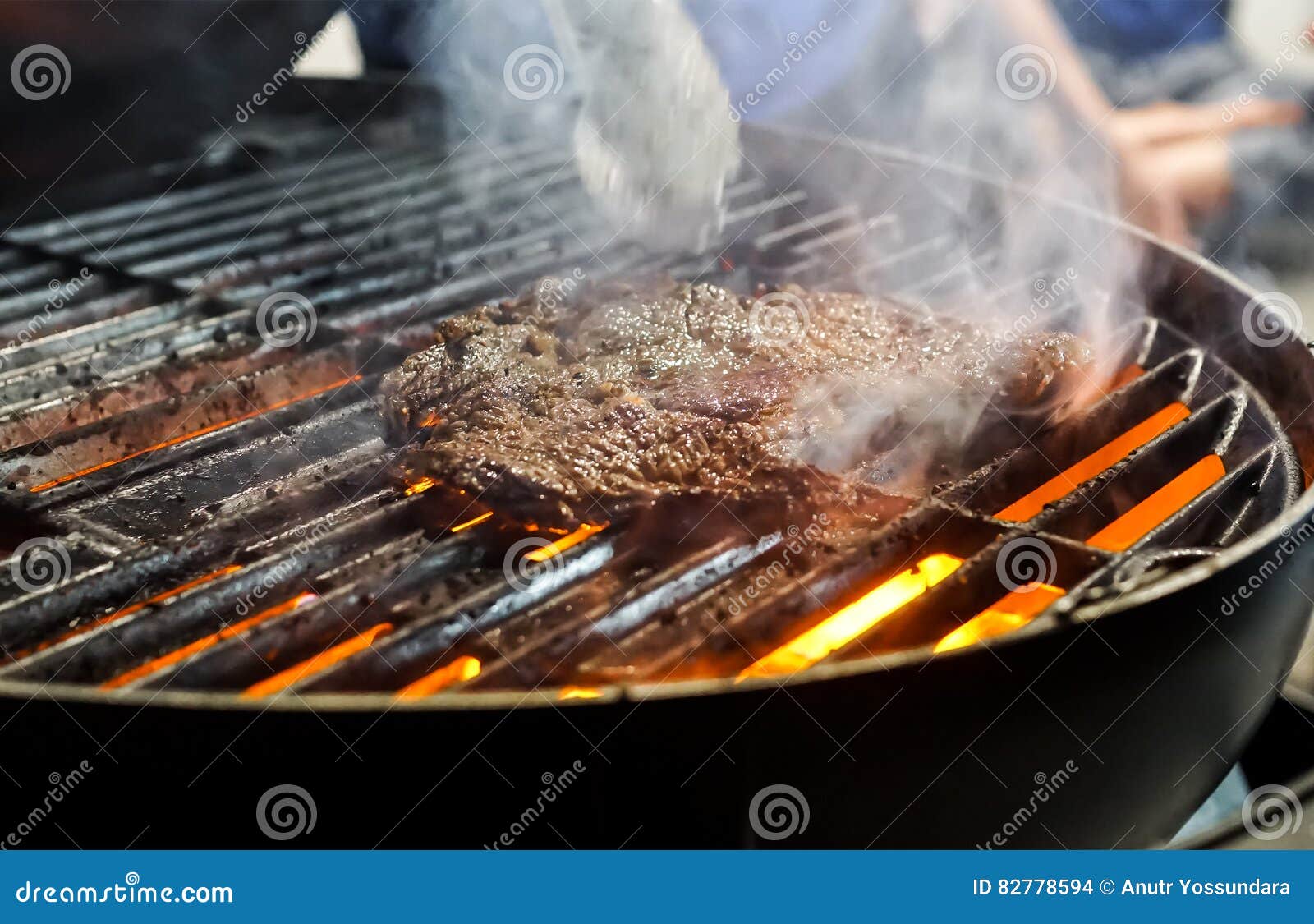 Humo Caliente Del Filete Del Bbq Foto de archivo - Imagen de parrilla ...