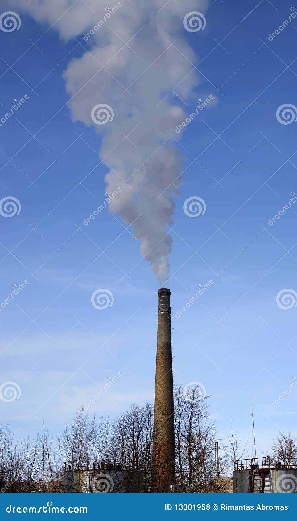 Humo de la chimenea foto de archivo. Imagen de ambiente - 13381958