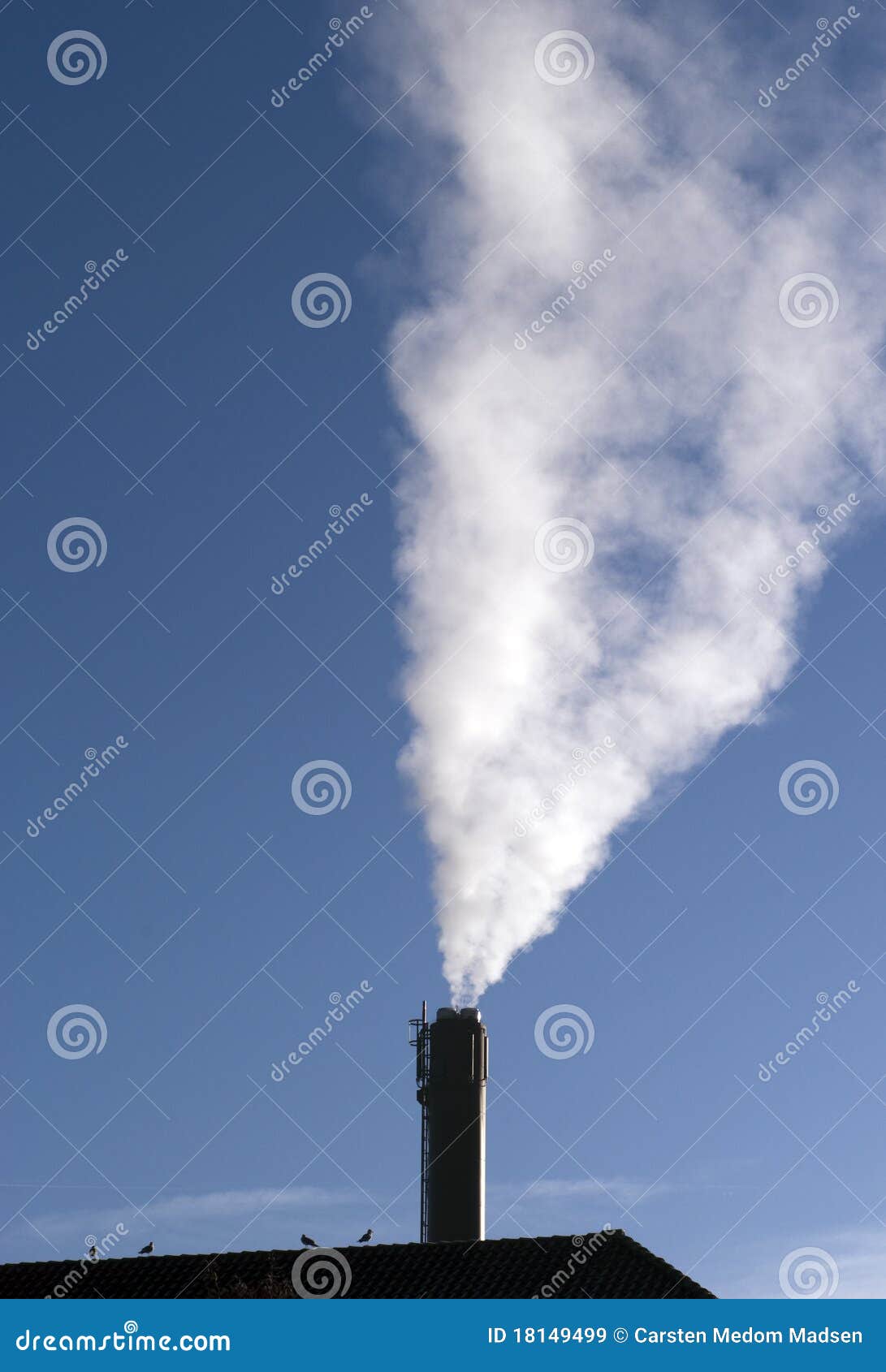 Humo de una chimenea imagen de archivo. Imagen de industria - 18149499