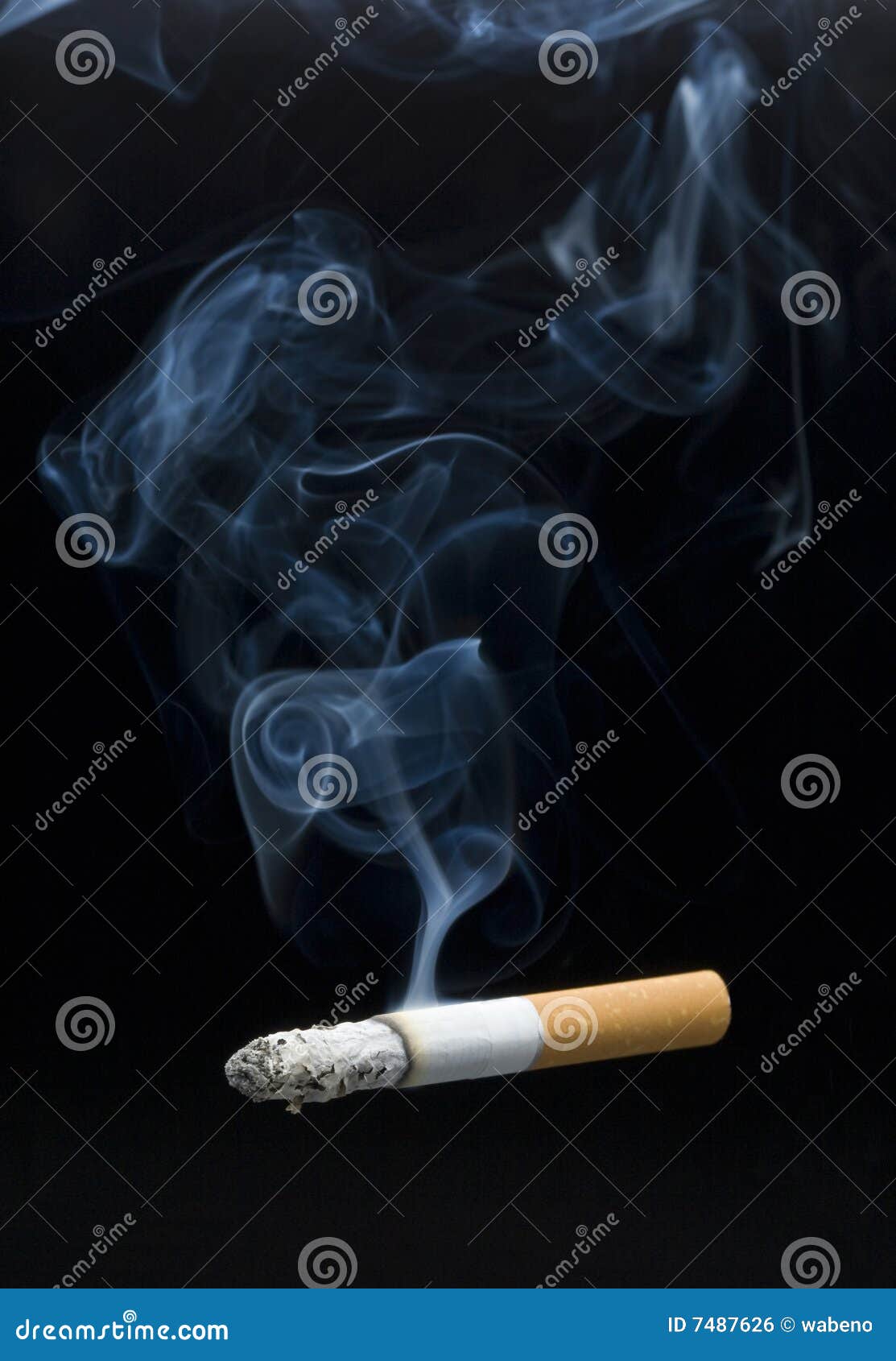 Humo del cigarro foto de archivo. Imagen de cigarro, veneno - 7487626