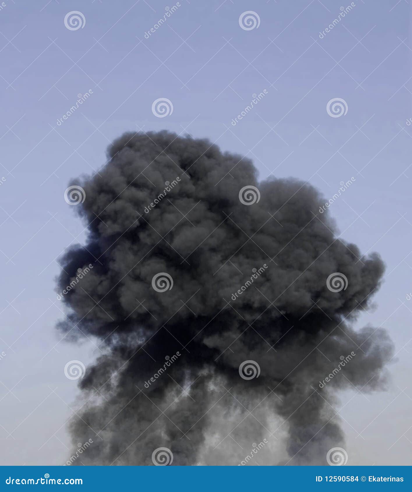Humo en el aire foto de archivo. Imagen de deep, effect - 12590584