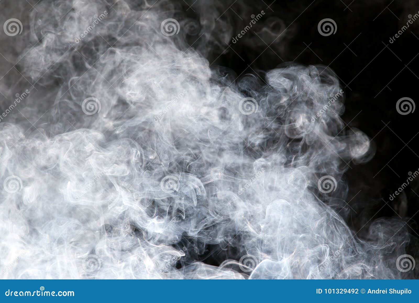 Humo en fondo negro foto de archivo. Imagen de copia - 101329492