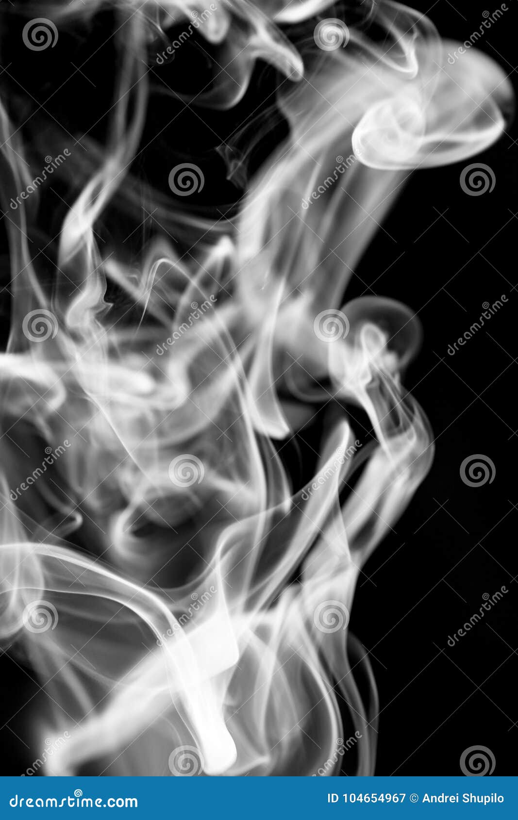 Humo en fondo negro imagen de archivo. Imagen de extracto - 104654967