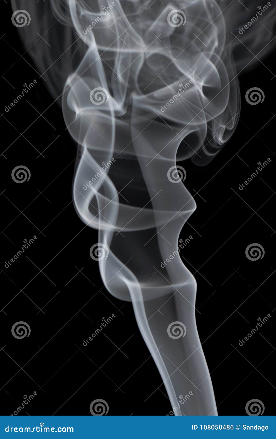 Humo en fondo negro foto de archivo. Imagen de rastros - 108050486