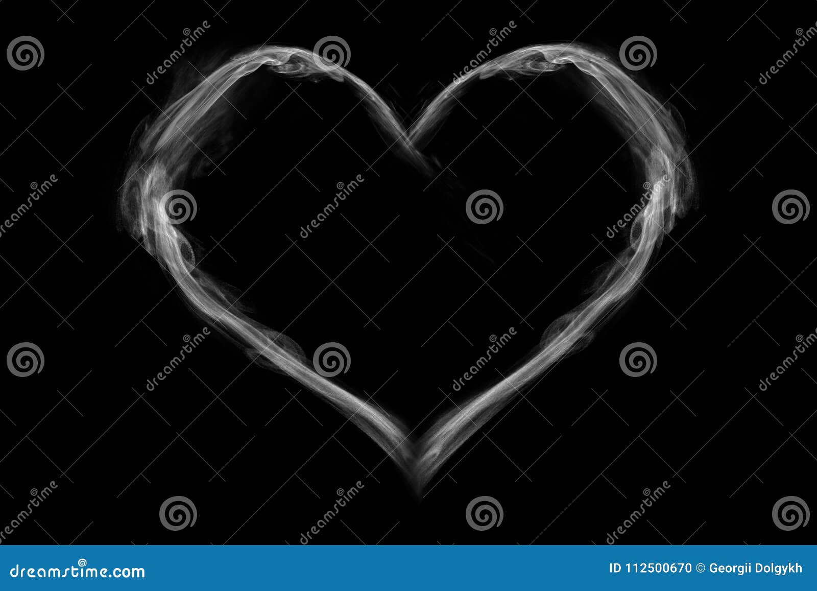 Humo en forma de corazón foto de archivo. Imagen de humo - 112500670