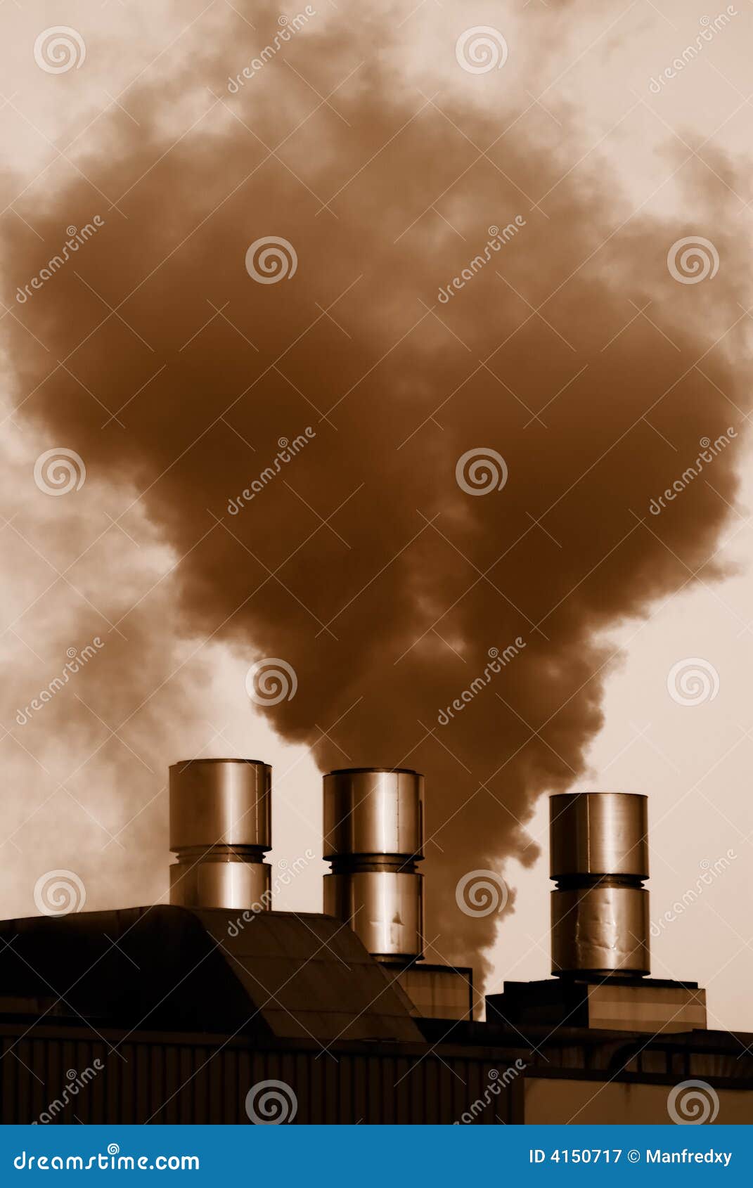 Humo industrial imagen de archivo. Imagen de chimeneas - 4150717