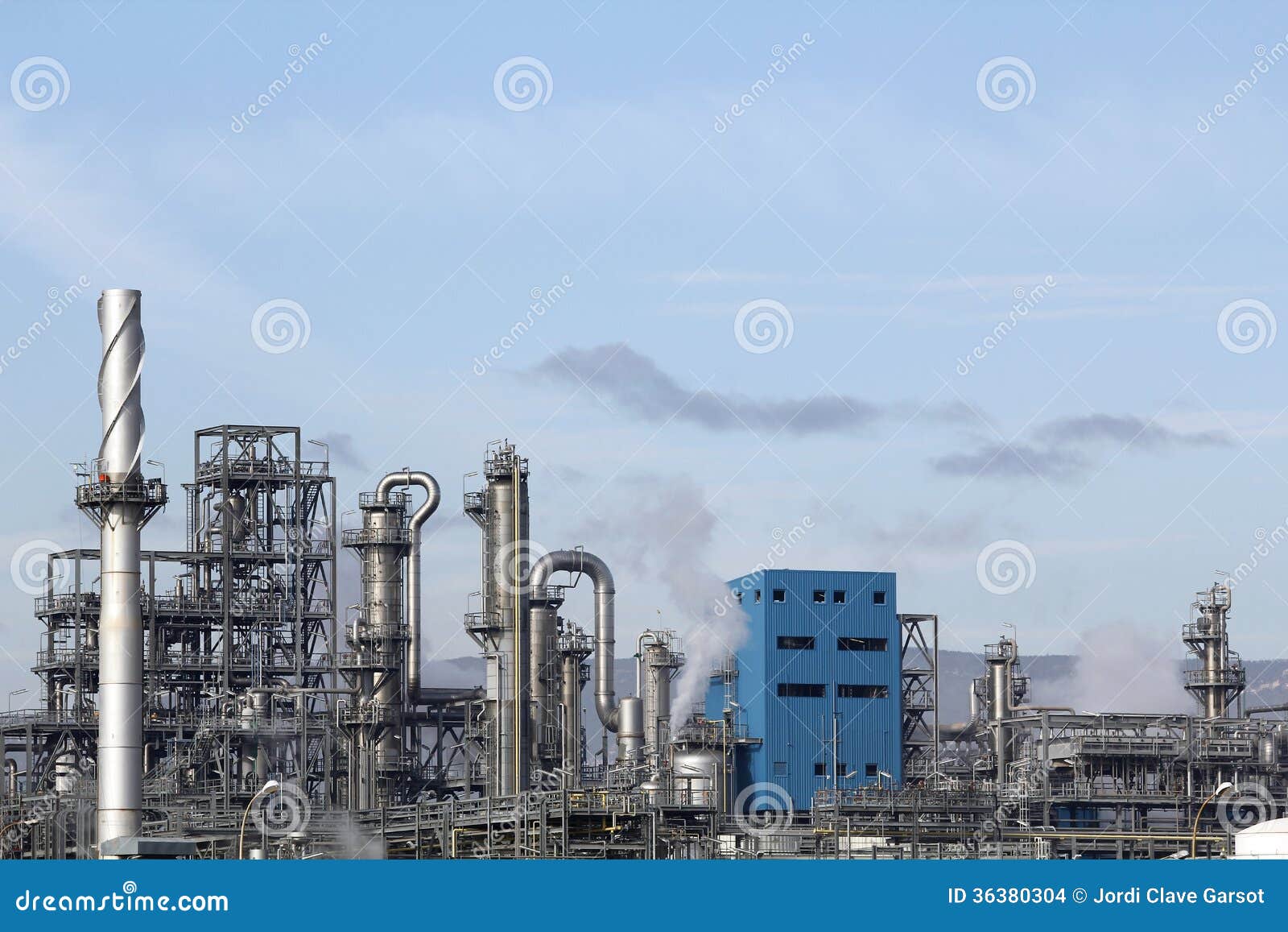 Humo Industrial De La Chimenea Foto de archivo - Imagen de global ...