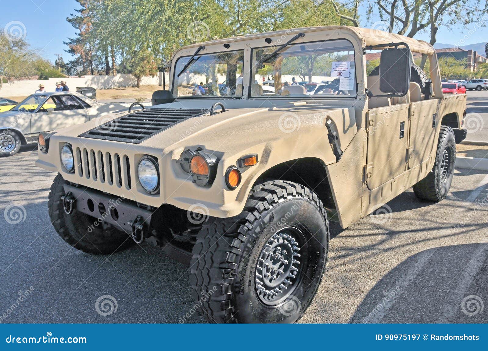 Humvee fotografía editorial. Imagen de exceso, rueda - 90975197