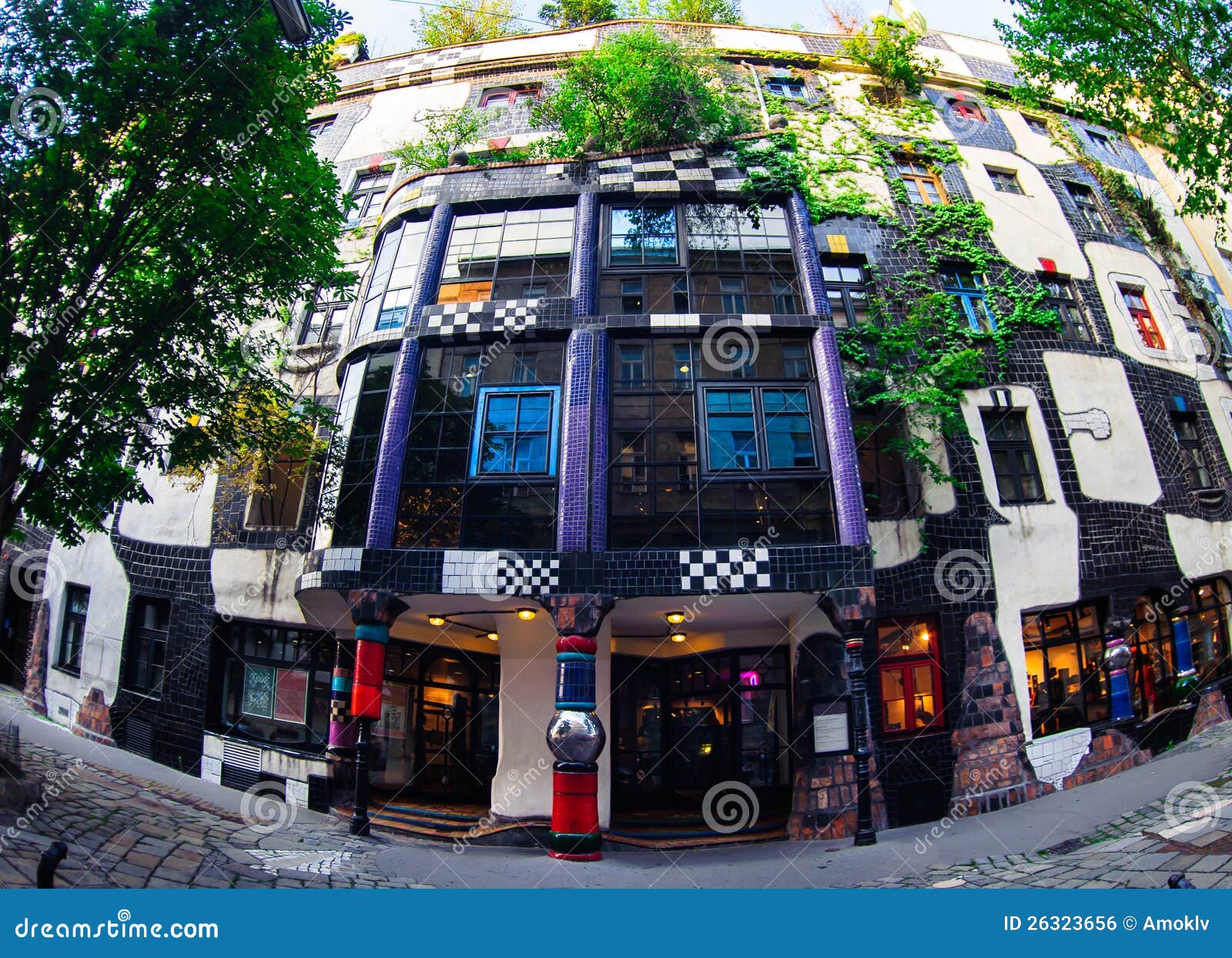 The Hundertwasser House in Vienna Stock Photo - Image of foliage ...