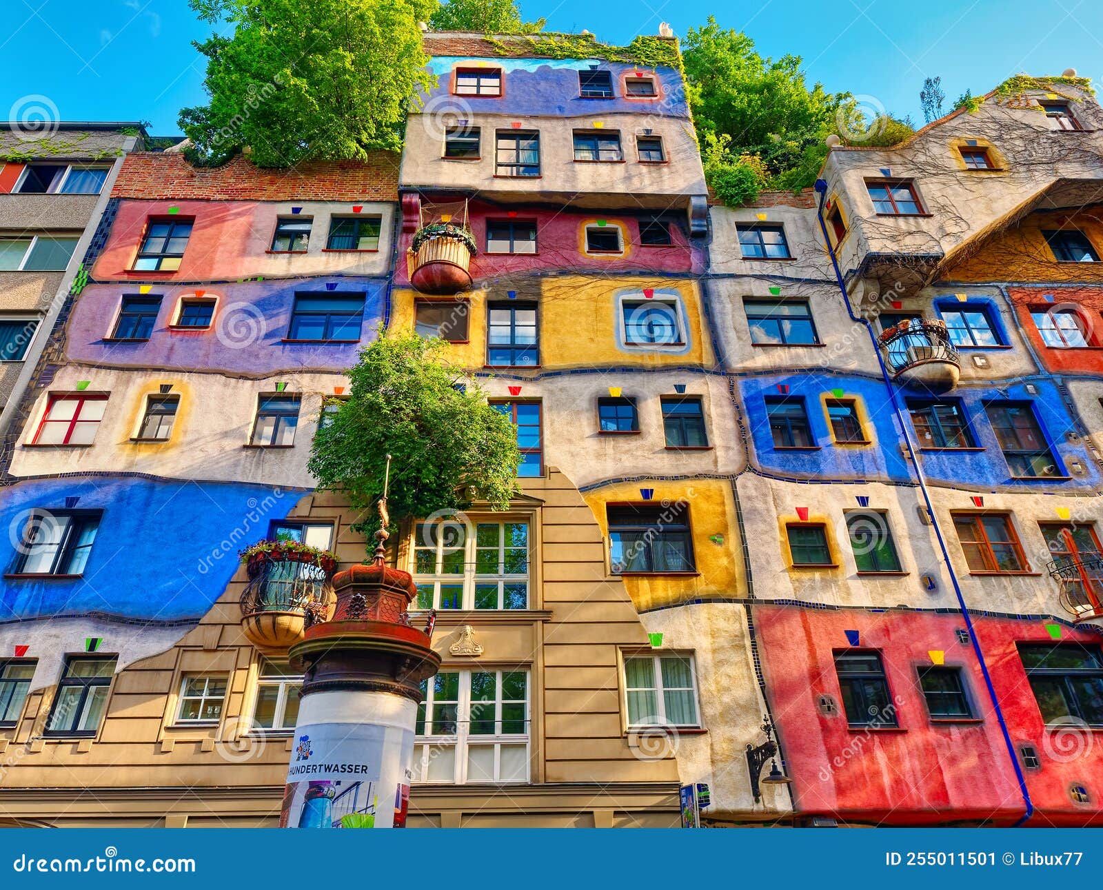 Hundertwasser House in Vienna, Austria Editorial Photo - Image of ...
