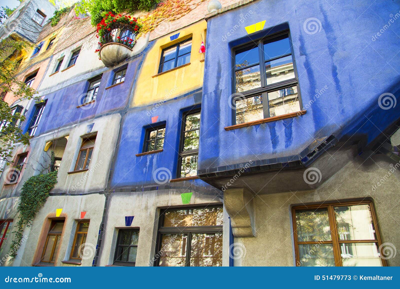 Hundertwasser House In Vienna, Austria. The Hundertwasserhaus Apartment ...