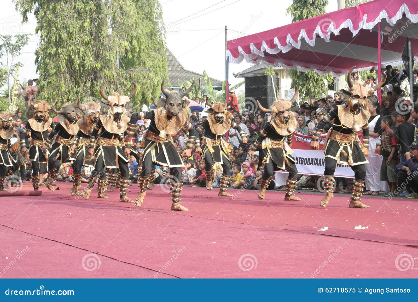 Hundreds Dance Staged in Sukoharjo Editorial Image - Image of kinul ...