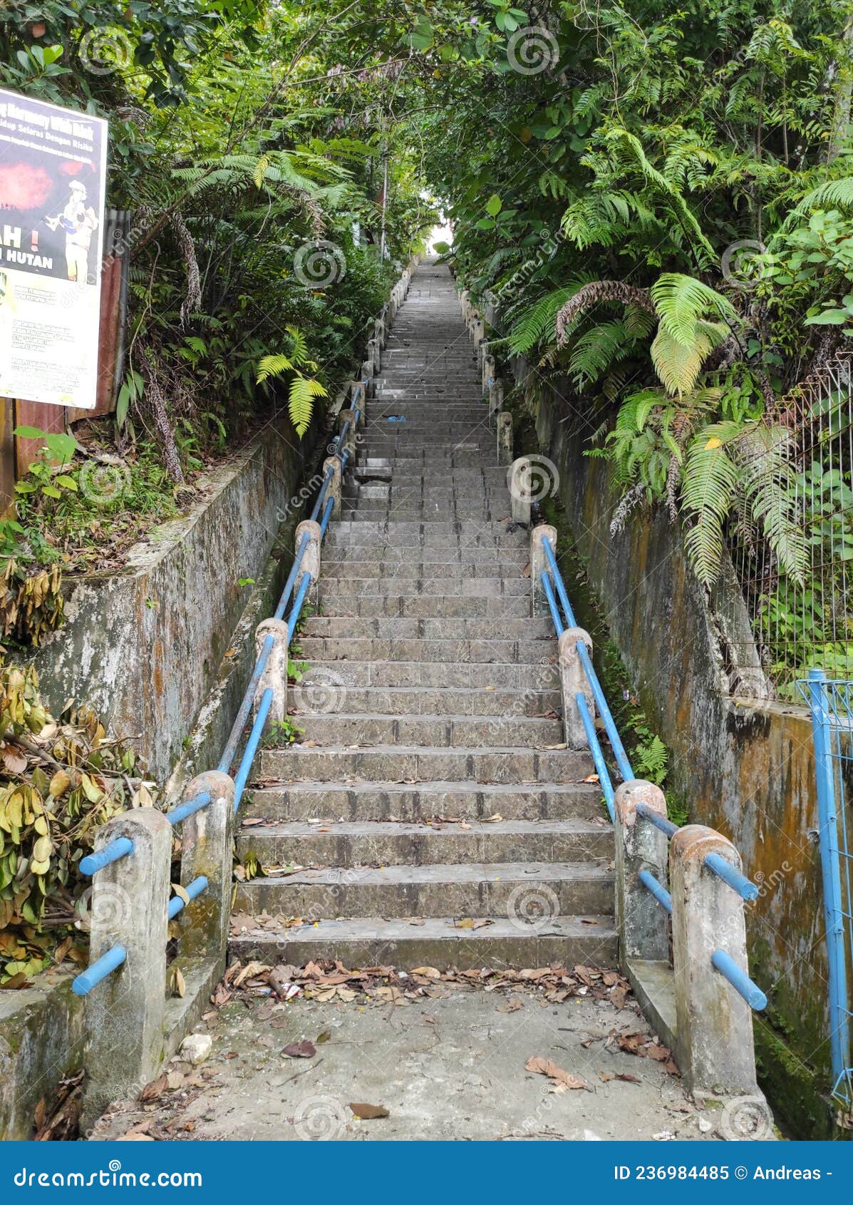 Objek Wisata Budaya Batu Kursi Raja Siallagan Or Museum Huta Bolon ...