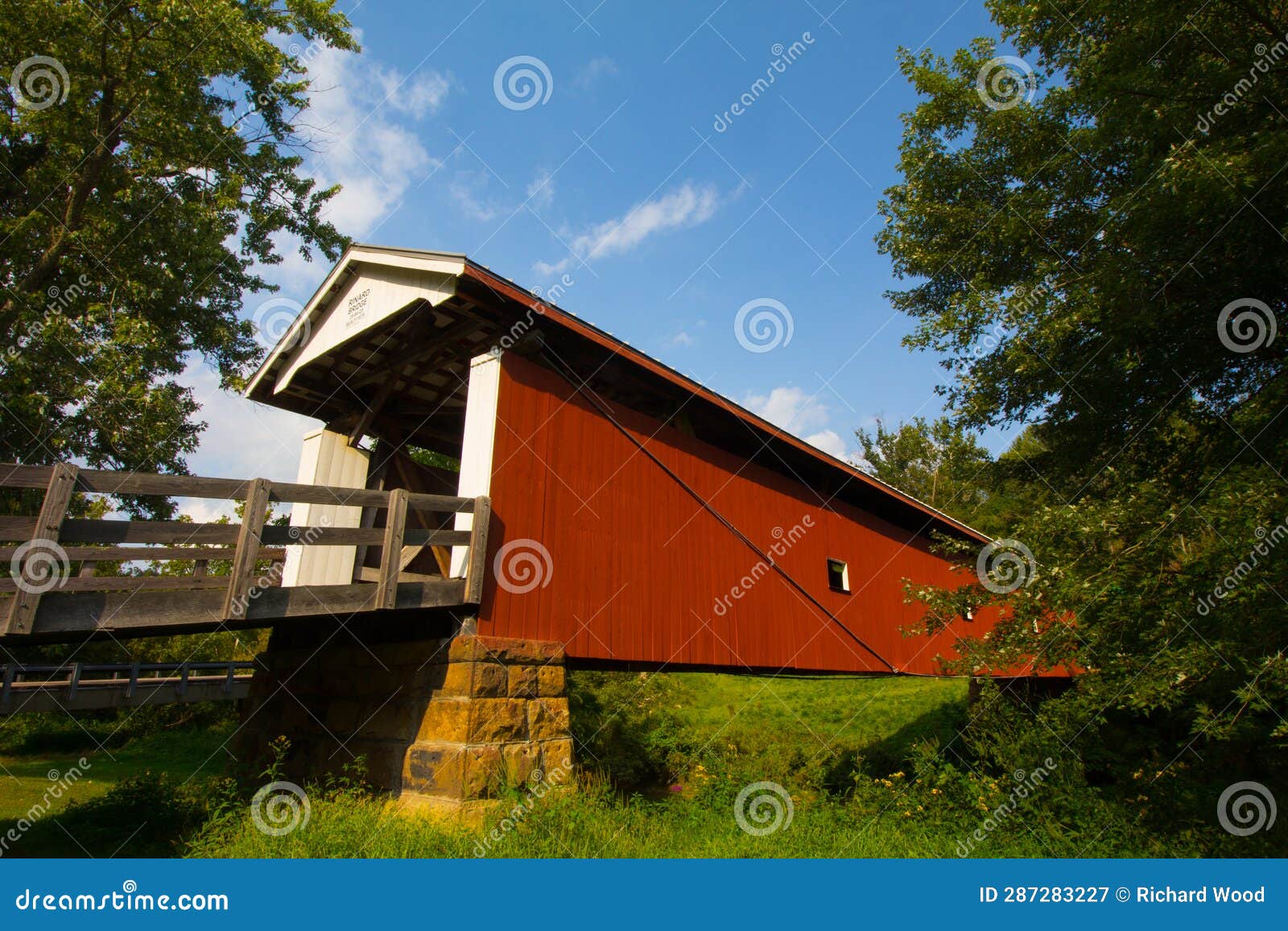 Hune Covered Bridge in Southeastern Ohio Stock Image - Image of ...
