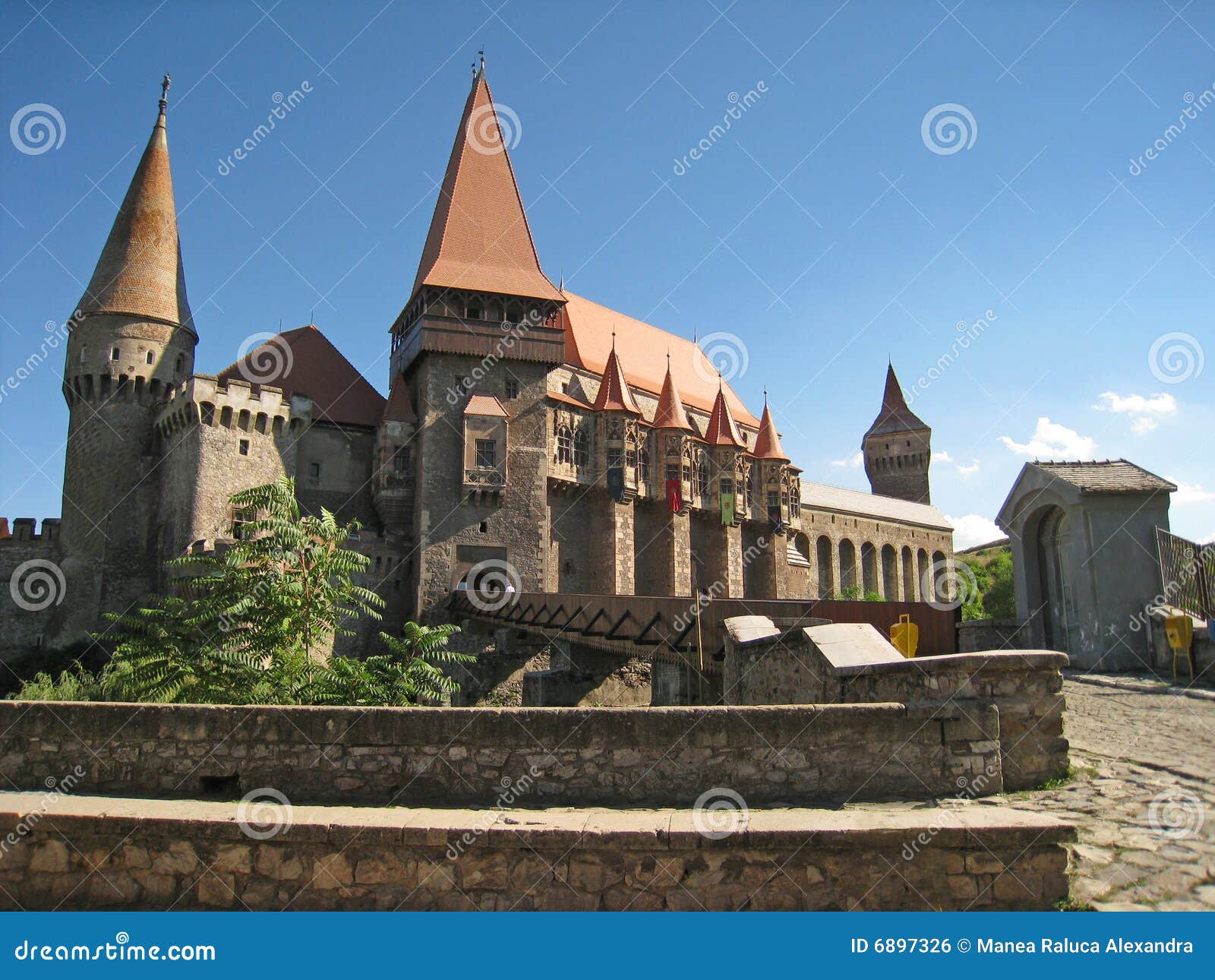 Hunedoara S Castle stock photo. Image of monument, front - 6897326