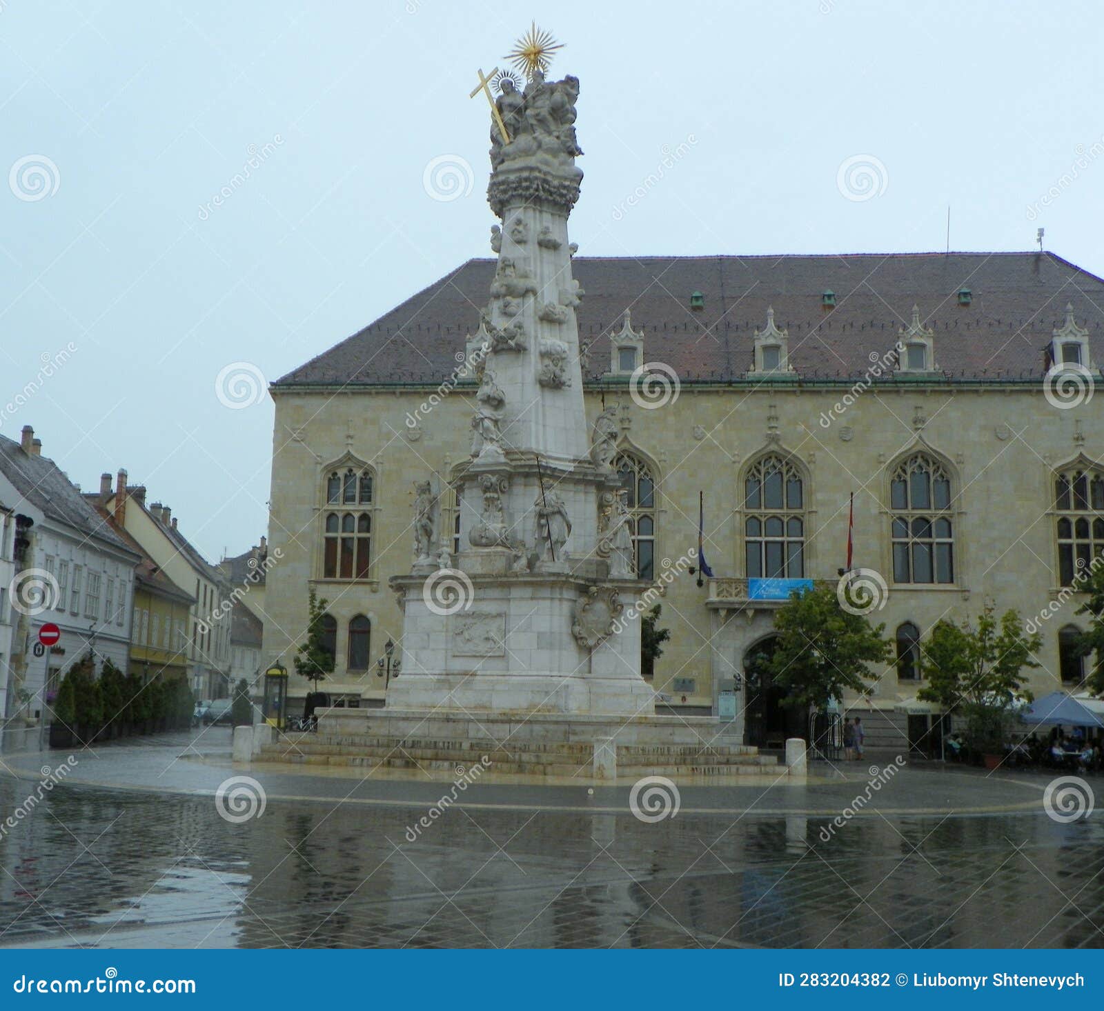Hungary, Budapest, Szentlelek Ter, Holy Trinity Monument Stock Photo ...