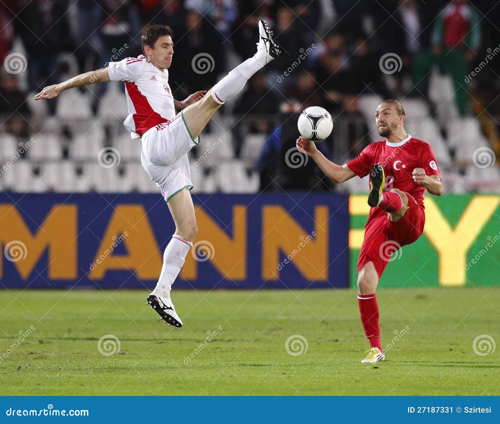 Hungary vs. Turkey 3:1 editorial photo. Image of kicking - 27187331