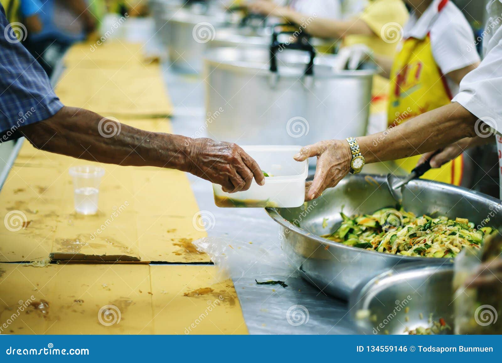 Hunger Problems of the Poor Have Been Donated Food To Reduce Hunger ...