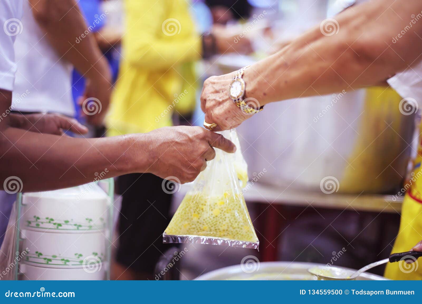 Hunger Problems of the Poor Have Been Donated Food To Reduce Hunger ...