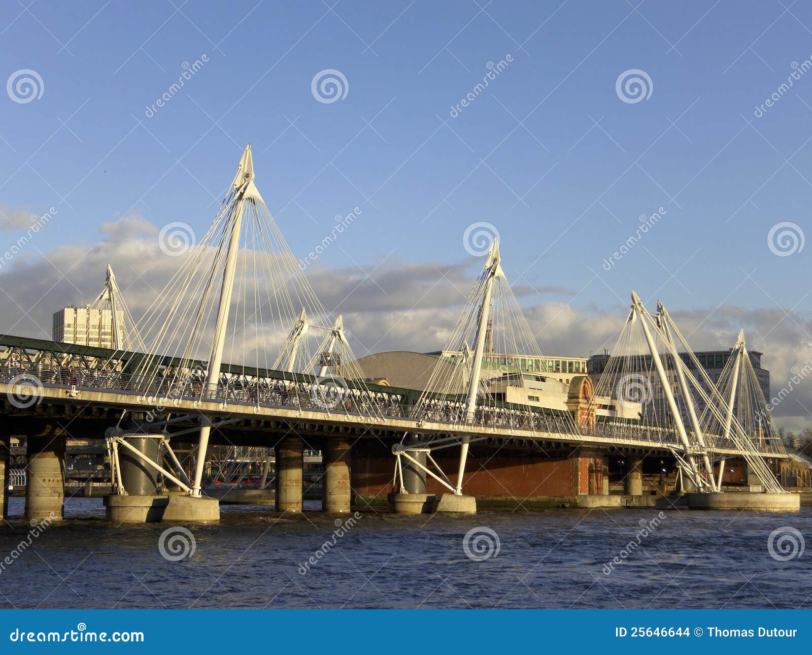 Hungerford Bridge in London Stock Photo - Image of architecture, city ...