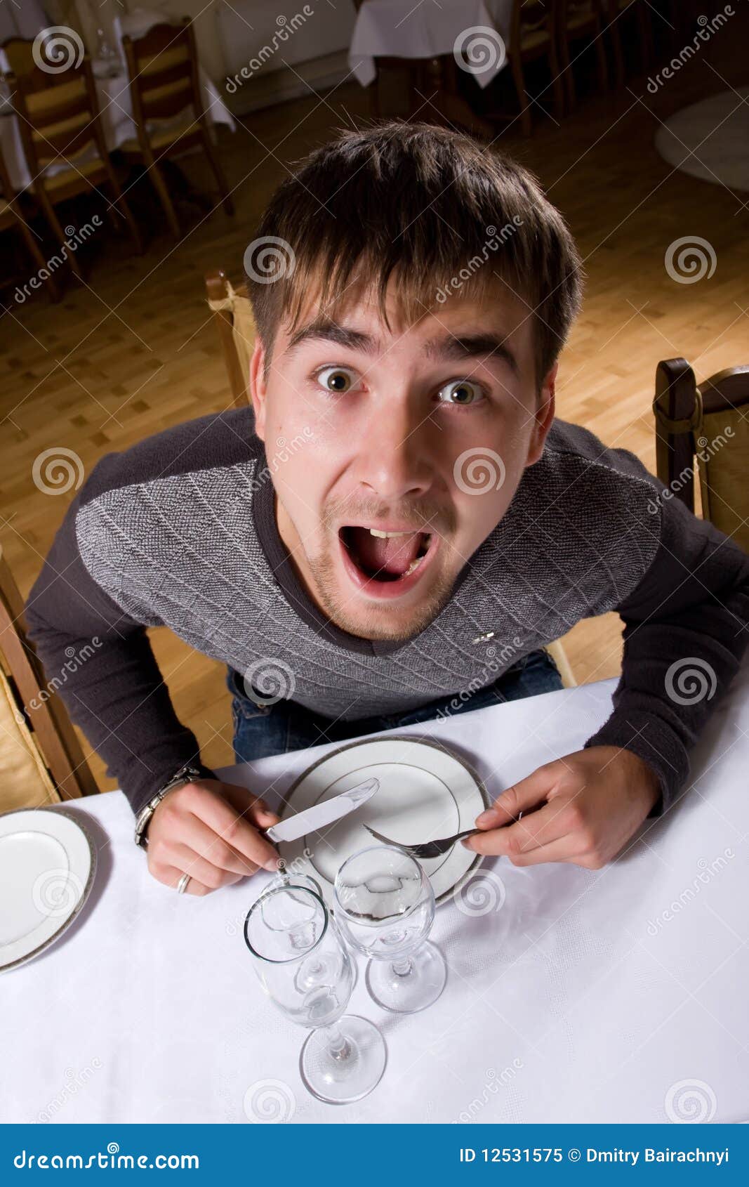 Hungrig man fotografering för bildbyråer. Bild av person - 12531575