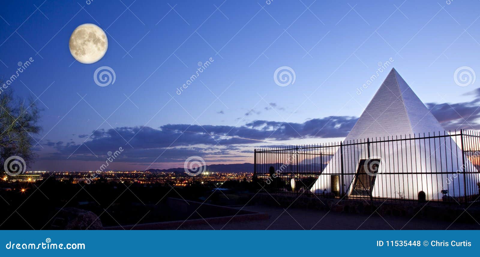 Hunt S Tomb Pyramid in Tempe Arizona Stock Photo - Image of twilight ...