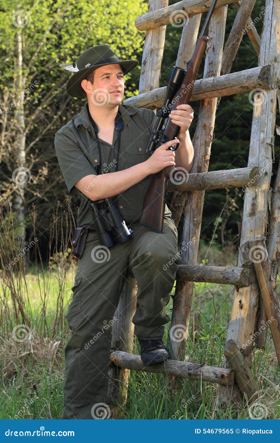 Hunter Leaning on a Tree Stand Stock Image - Image of deer, forest ...