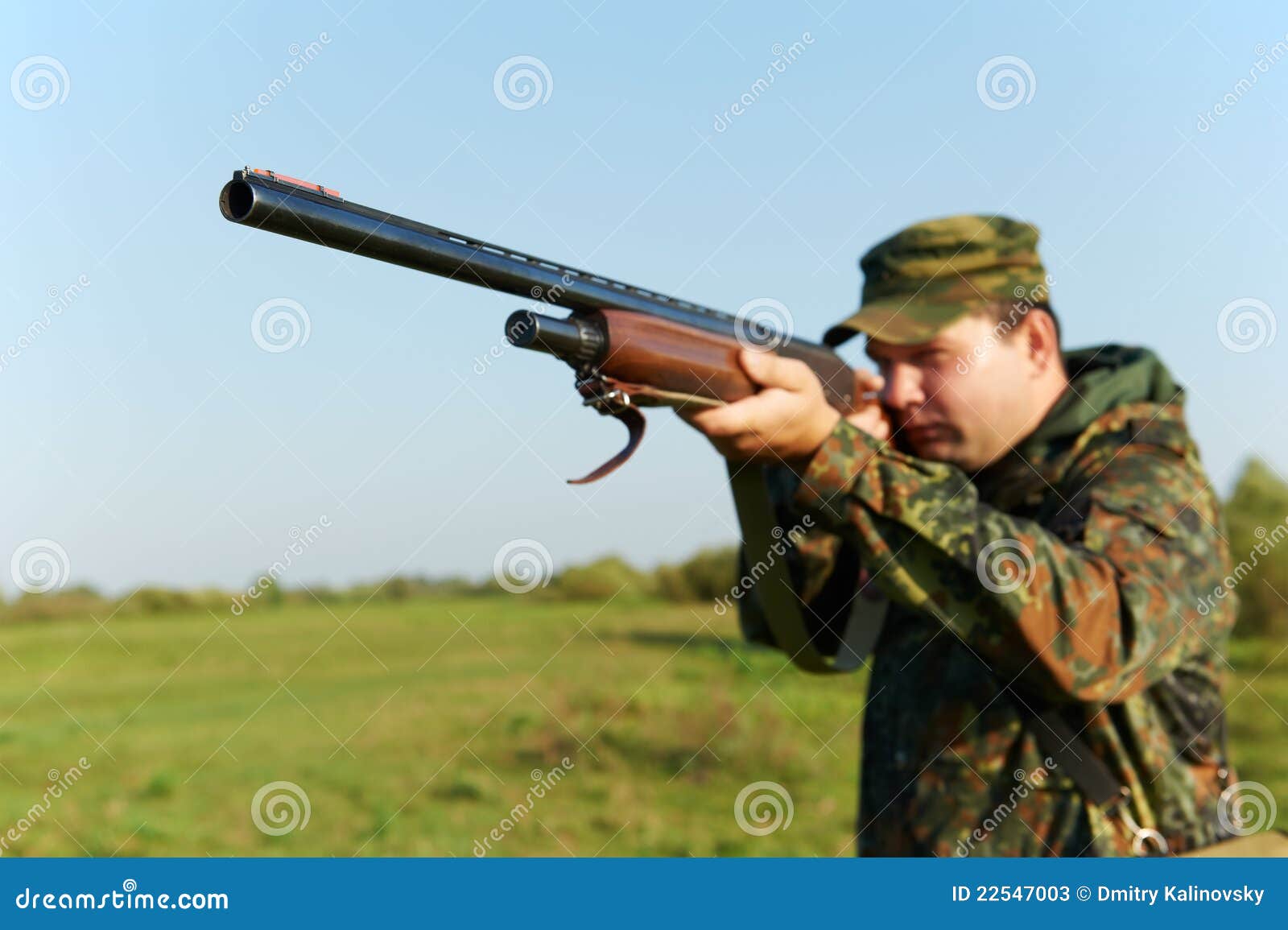 Hunter with rifle gun stock image. Image of hunt, hunting - 22547003