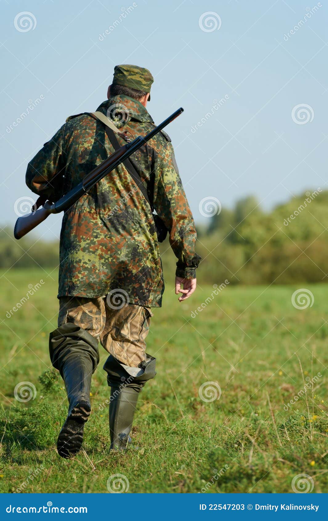 Hunter with rifle gun stock image. Image of holidays - 22547203