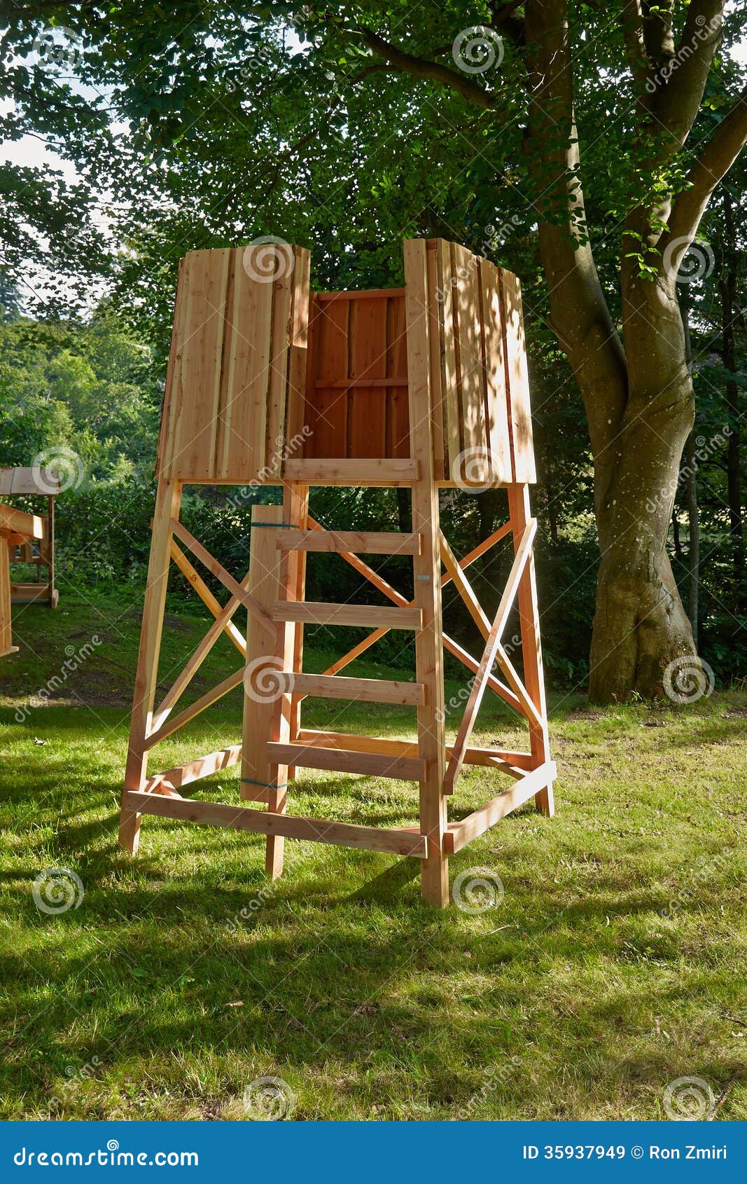 Hunter S Box Shooting Stand Stock Image - Image of tower, stand: 35937949
