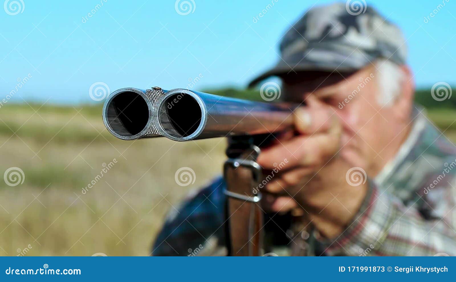 Hunter aims with a gun stock video. Video of male, rifle - 171991873