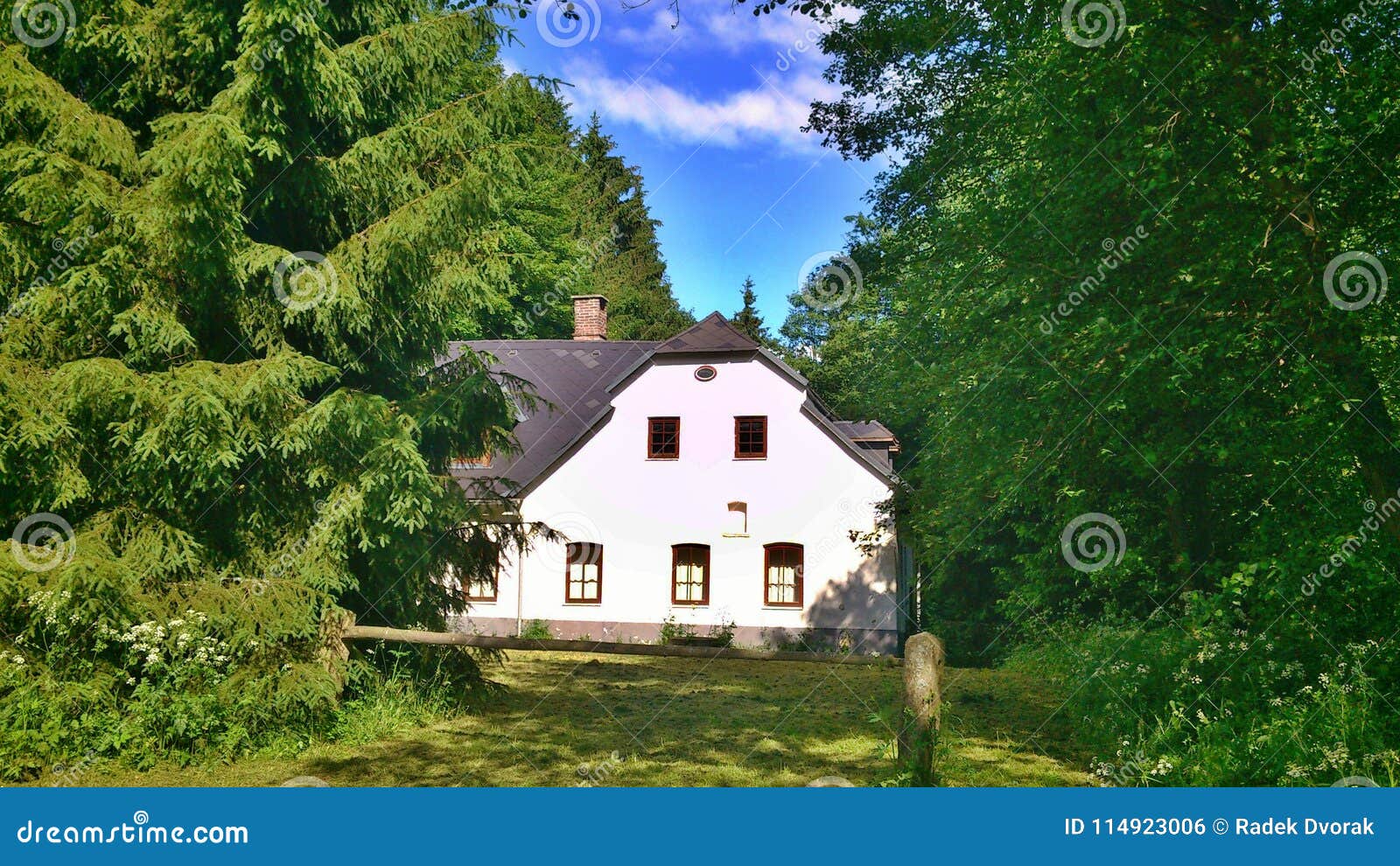 Hunting house editorial photo. Image of house, hunting - 114923006