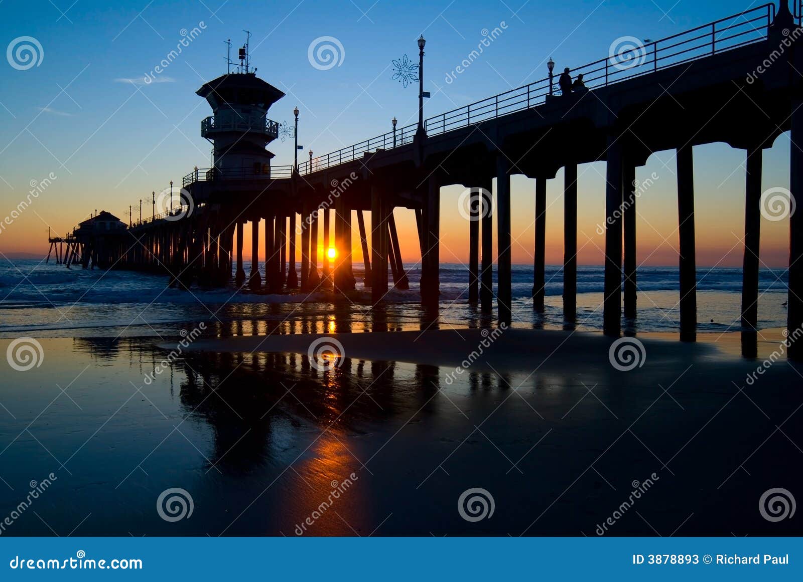Huntington Beach Pier stock image. Image of pier, surf - 3878893