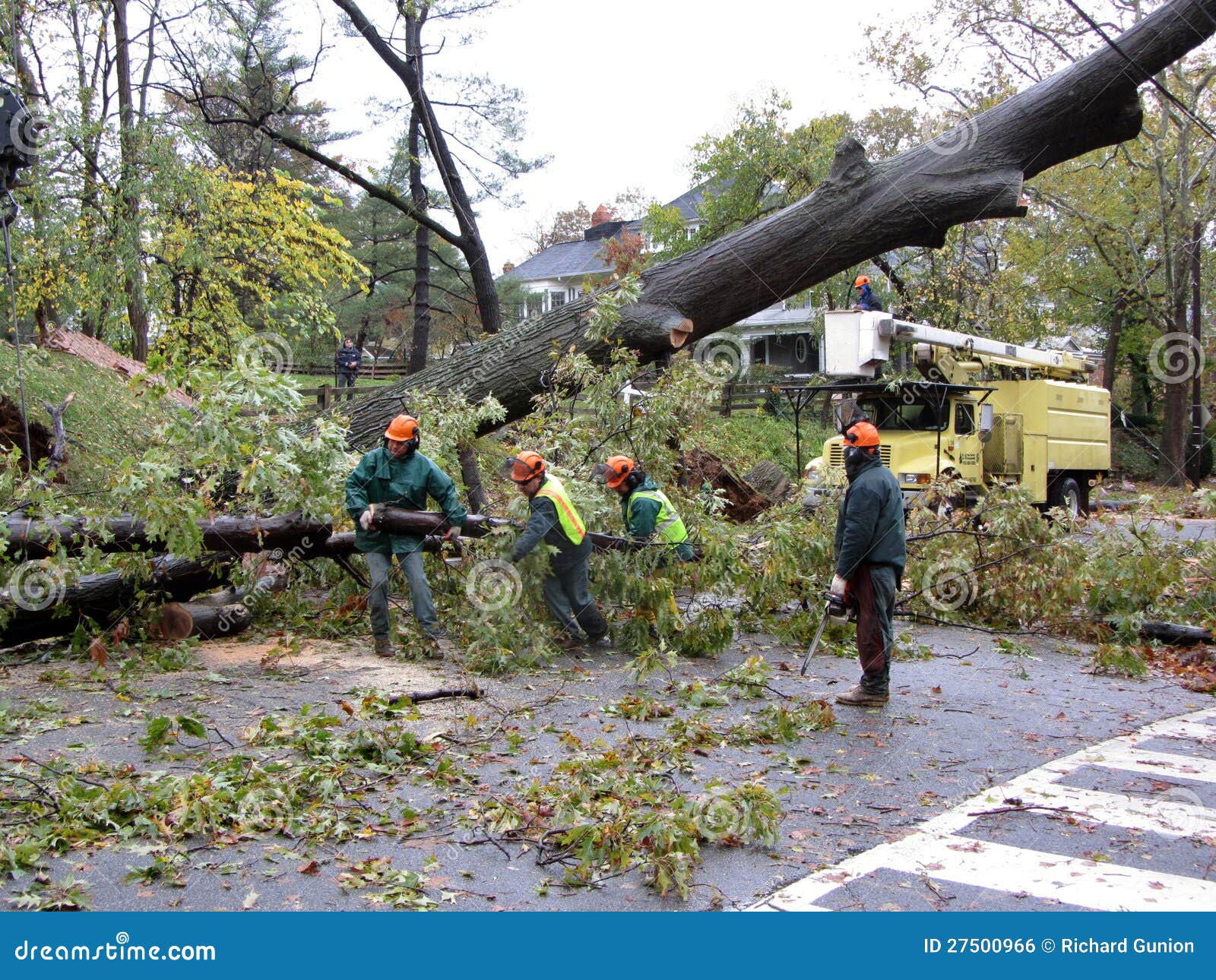 Hurricane Sandy Cleanup editorial photo. Image of workmen - 27500966