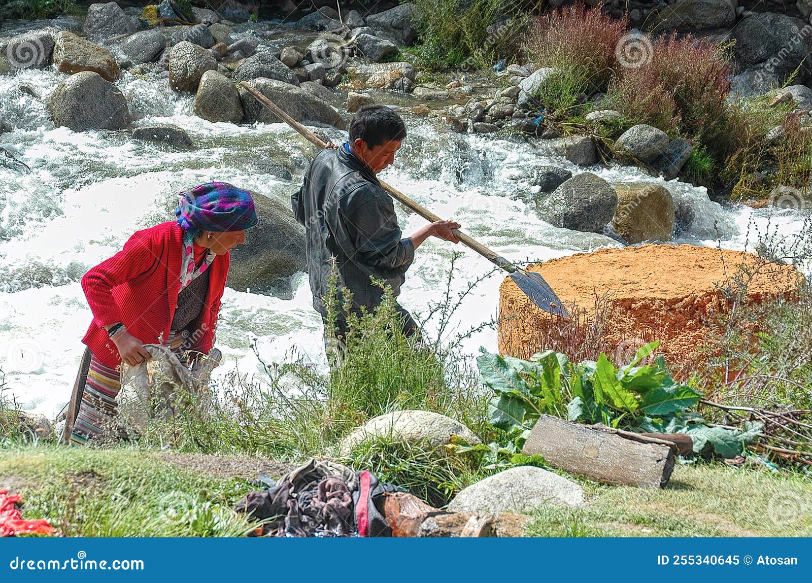 A Husband & Wife Work Together Editorial Image - Image of asiatic, region: 255340645