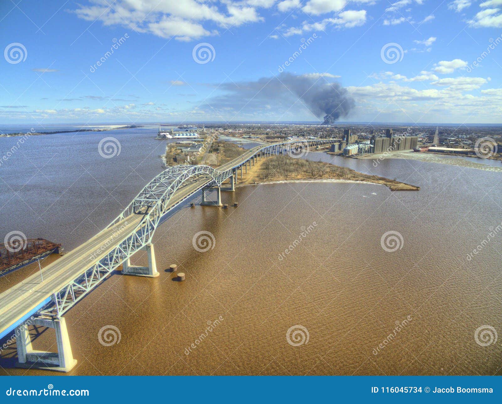 The Husky Refinery in Superior, Wisconsin Exploded in April 2018 Stock ...