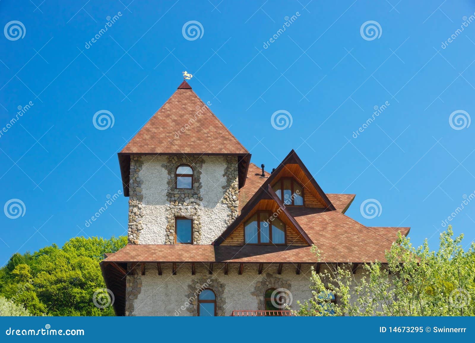 Hustak fotografering för bildbyråer. Bild av sommar, trä - 14673295