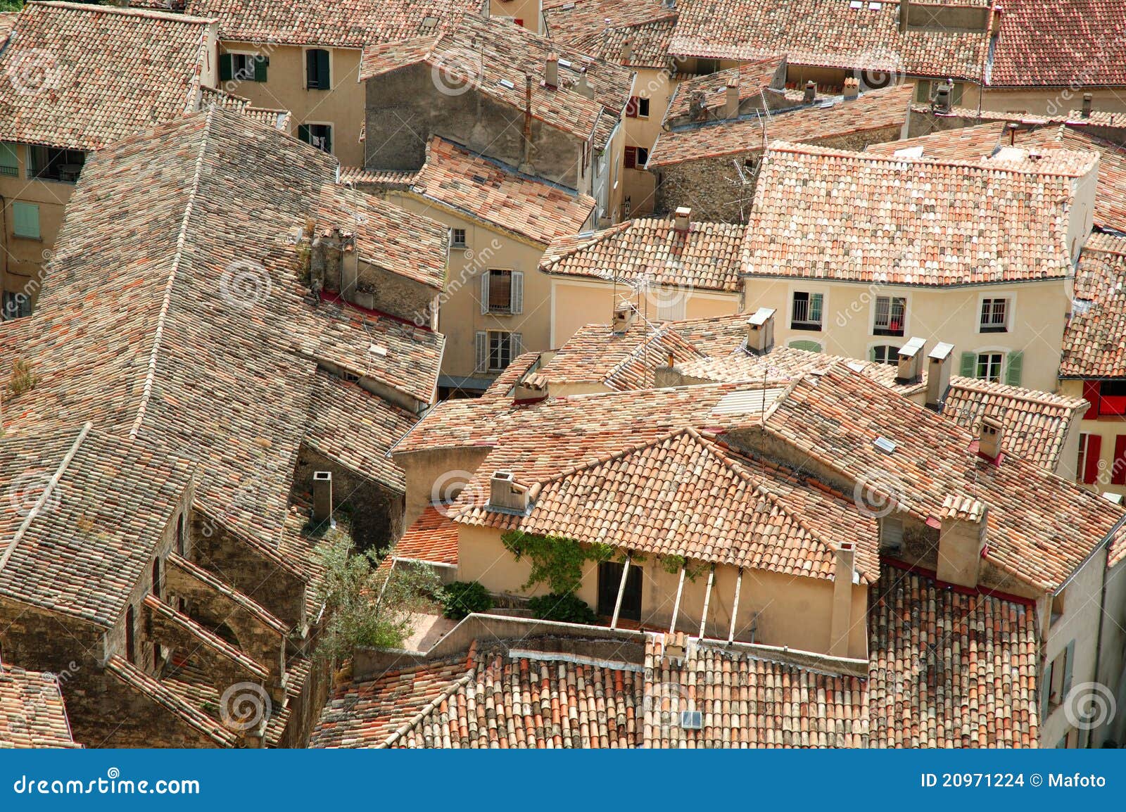 Hustak arkivfoto. Bild av installation, högt, arkitektur - 20971224