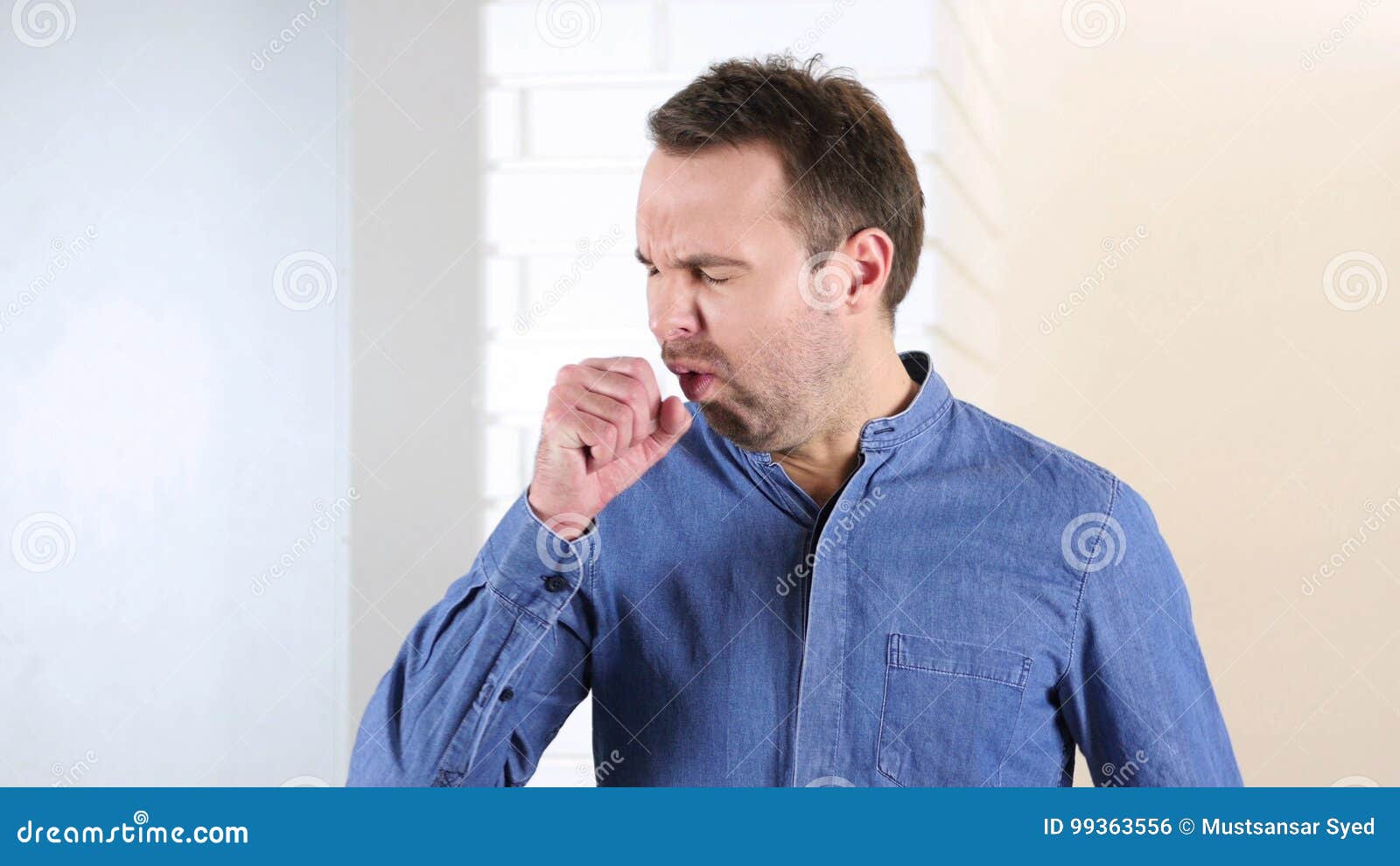 Husten, Mitte Gealterten Mann Hustend, Stockfoto - Bild von mann ...