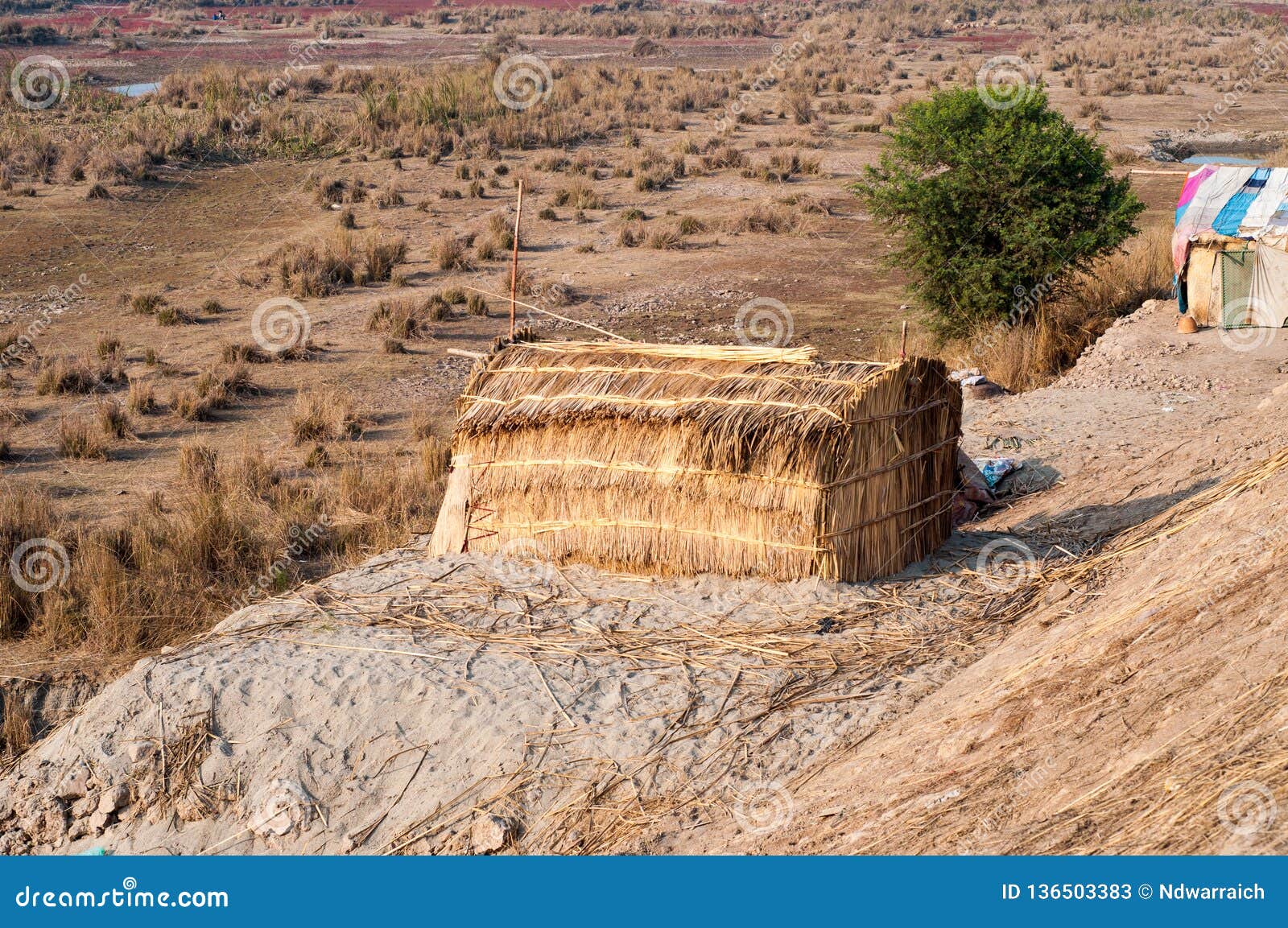 Hut house in the desert stock image. Image of asia, arab - 136503383