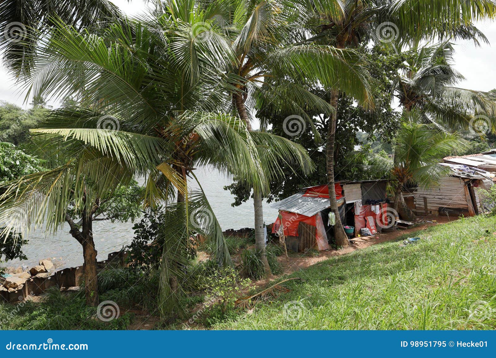 Huts and Poverty in Sri Lanka Editorial Image - Image of asia, lanka ...