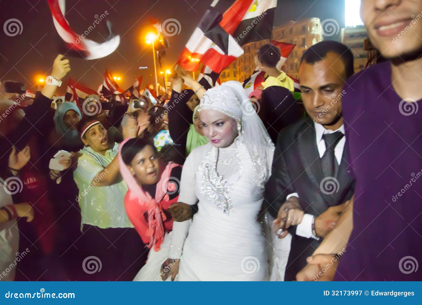 Huwelijk in Egyptische Revolutie Redactionele Fotografie - Image of mensen, massa: 32173997