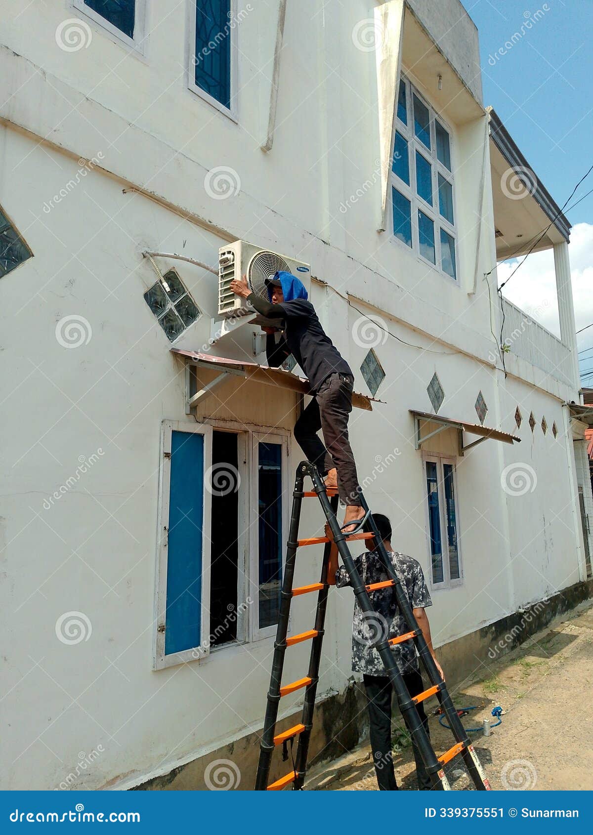 Working Process Of Installing Metal Frames For Plasterboard Drywall For ...