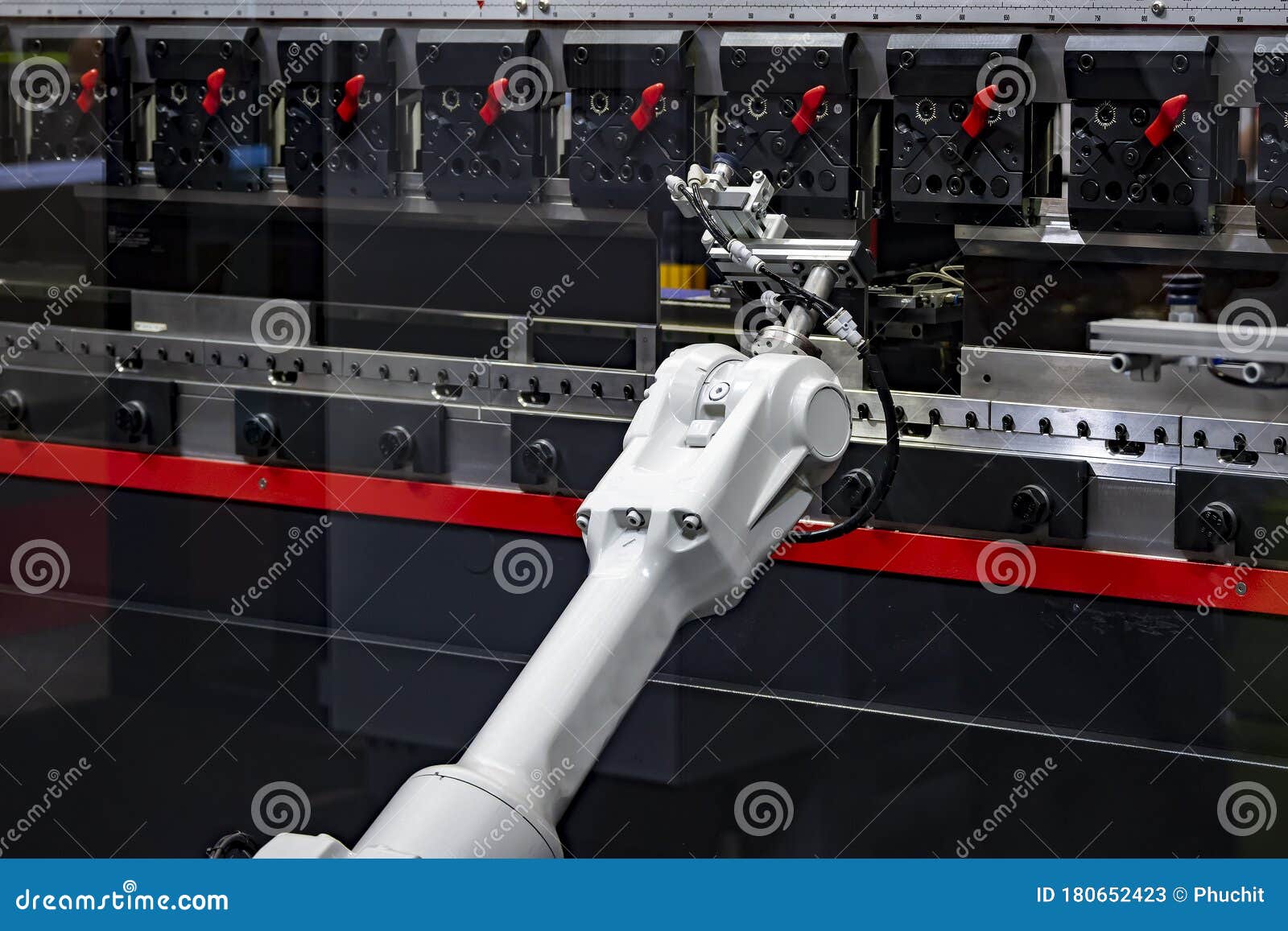 The Hydraulic Bending Machine Operation with Automatic Robotic System ...