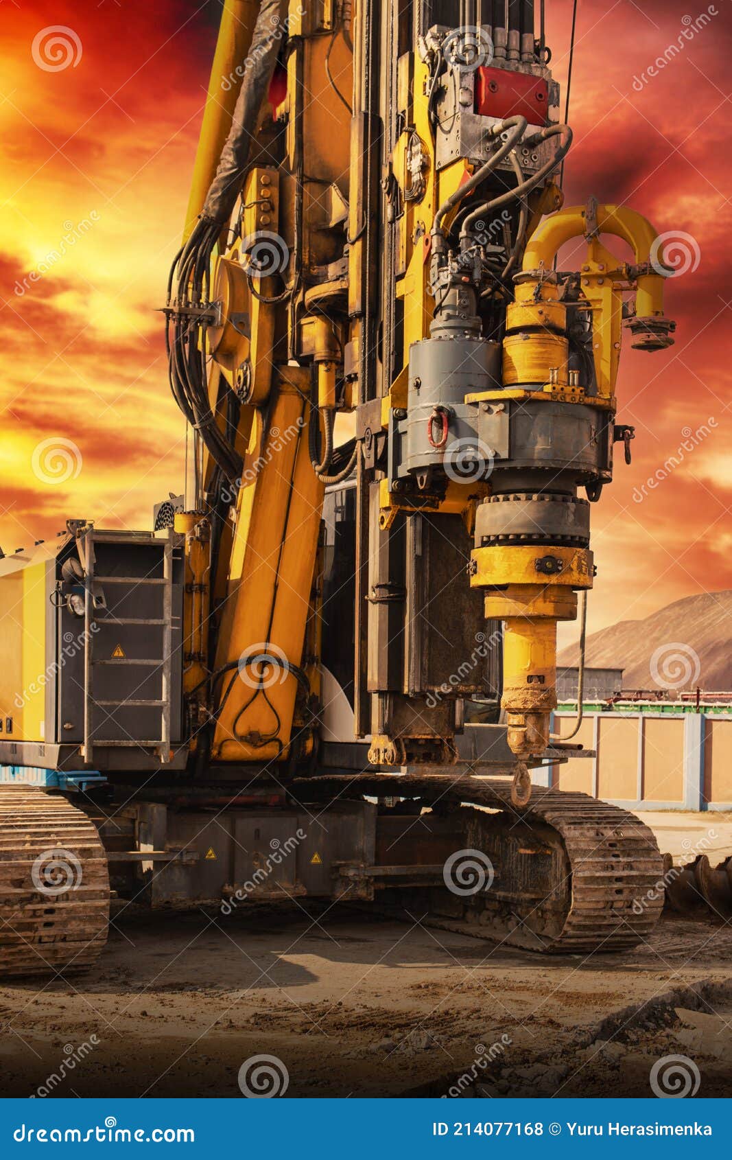 Hydraulic Drilling Rig Against the Backdrop of the Sunset Sky ...