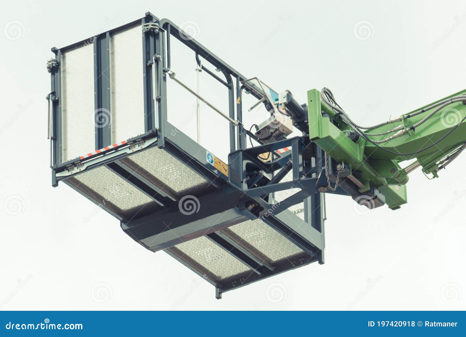 Hydraulic Elevator or Lift with Platform for Transport Different Things ...